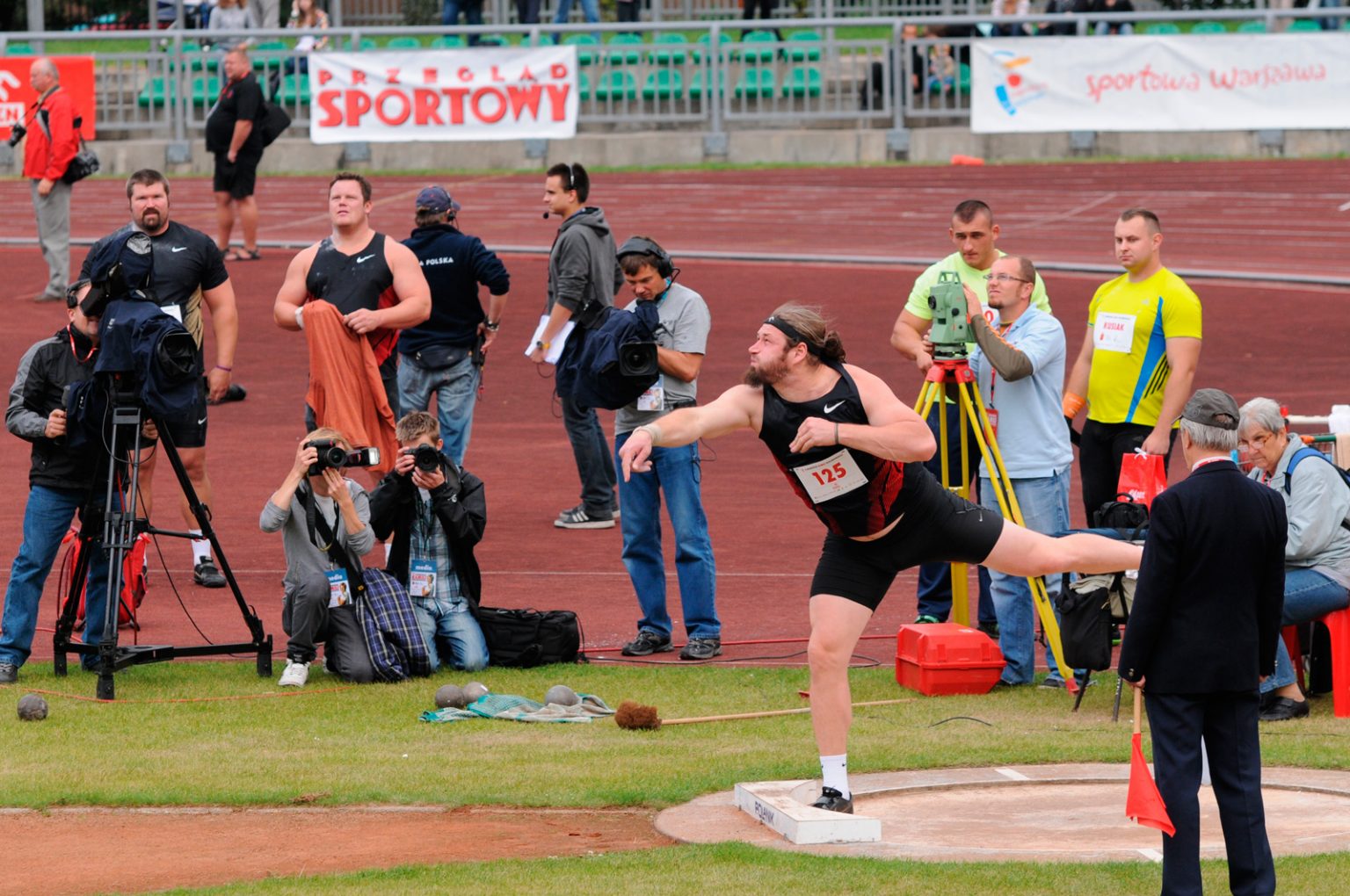 How Much Does a Shot Put Weigh? | The Sports Cast