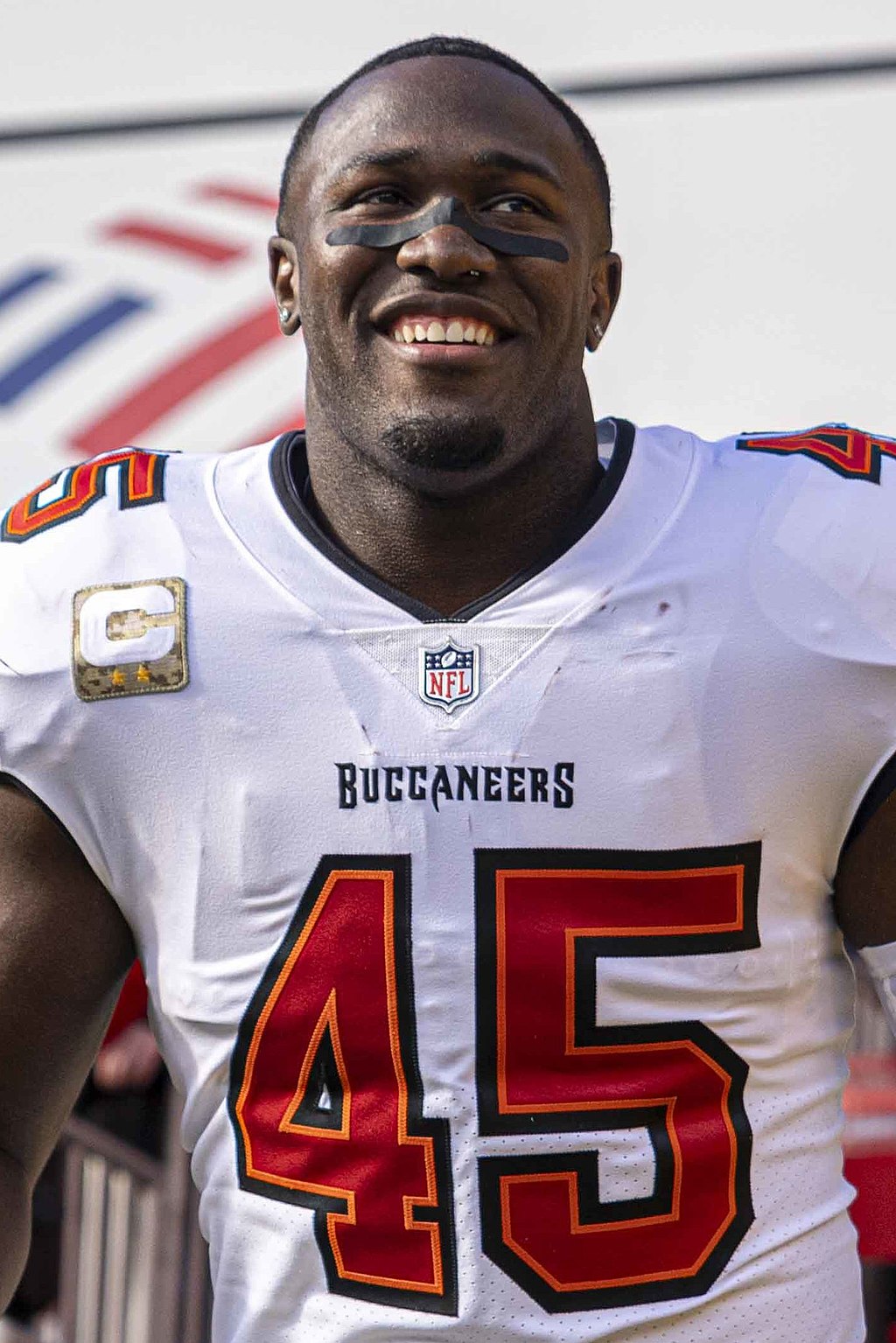 Raiders Sign LB Devin White To One-Year Deal | The Sports Cast