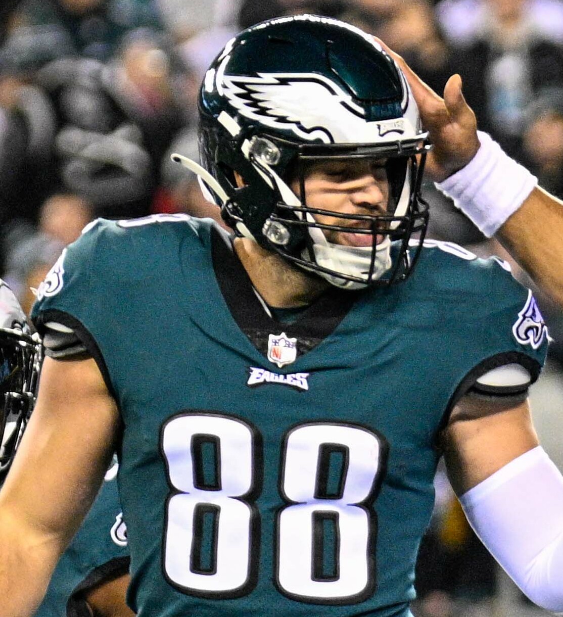 Goedert to remain with Eagles on reworked deal | The Sports Cast